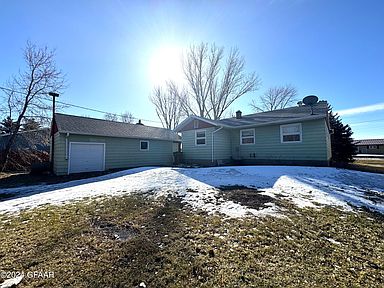 663 W Rolette St, Pembina, ND 58271 | Zillow