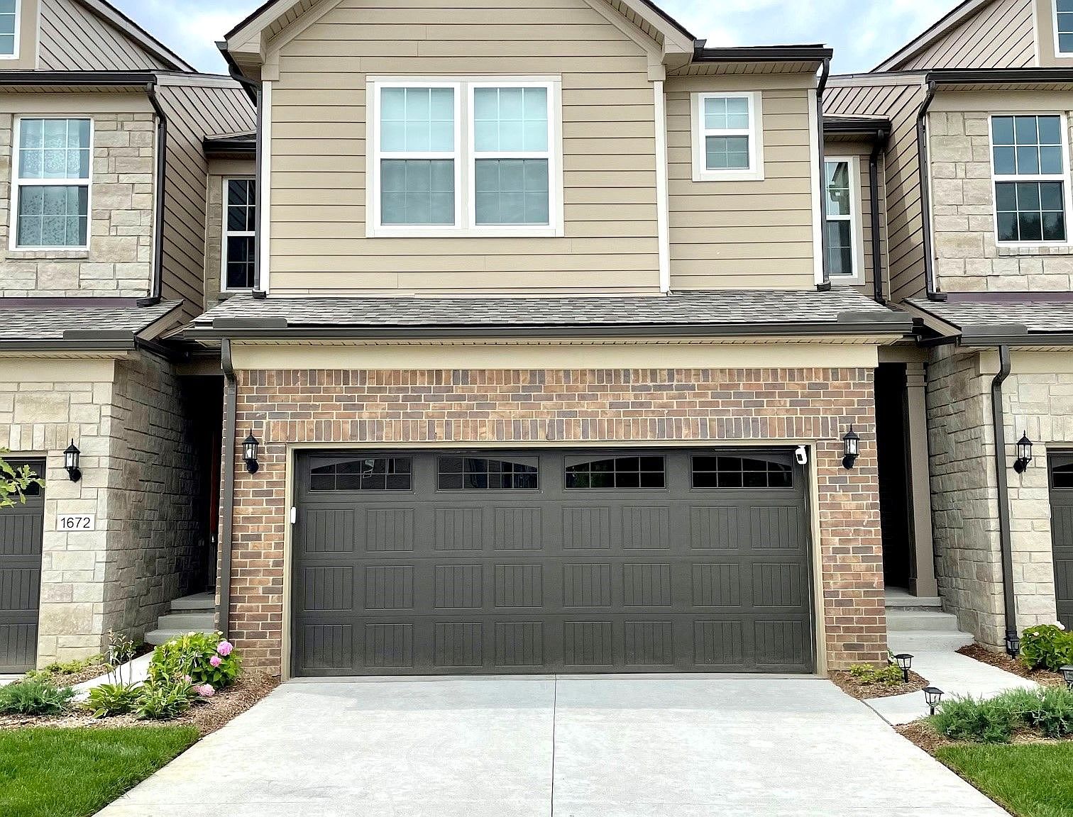 945 Addison Cir, Walled Lake, MI 48390 | Zillow