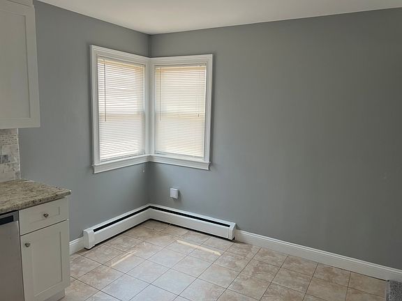 32 Bohack Ct #2, Sayville, NY 11782 | Zillow
