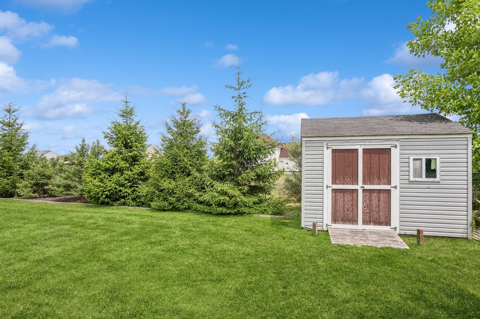 79 Calverton Ct, Wading River, NY 11792 | Out East