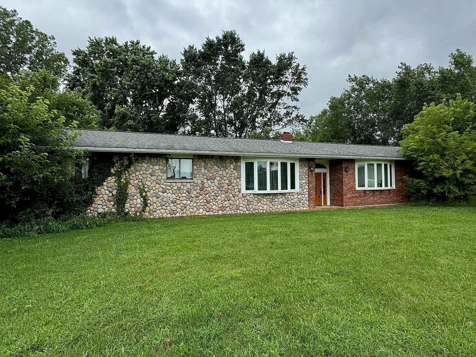 716 10th St, Plainwell, MI 49080 | Zillow