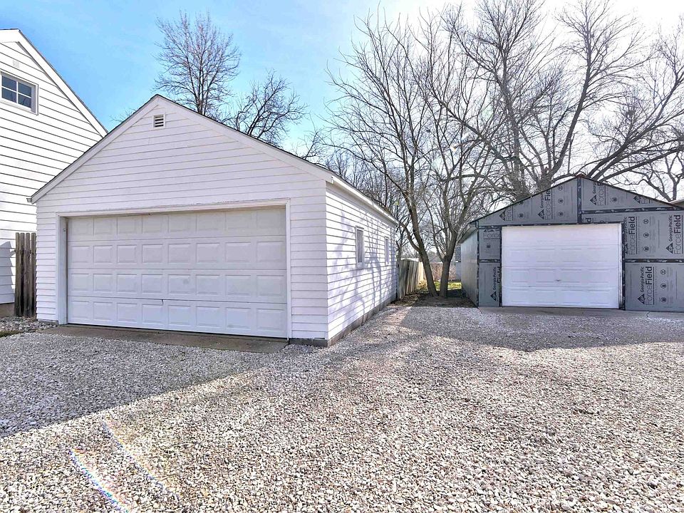 1604 Grand Ave, Emmetsburg, IA 50536 | Zillow