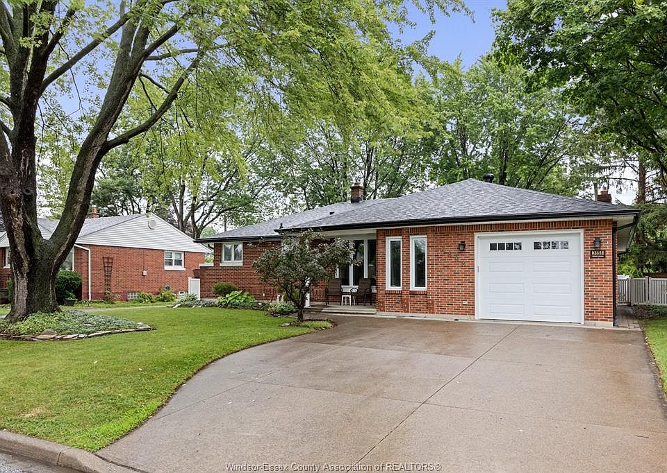 3698 McKay Ave, Windsor, ON N9E 2S2 | MLS #24026262 | Zillow