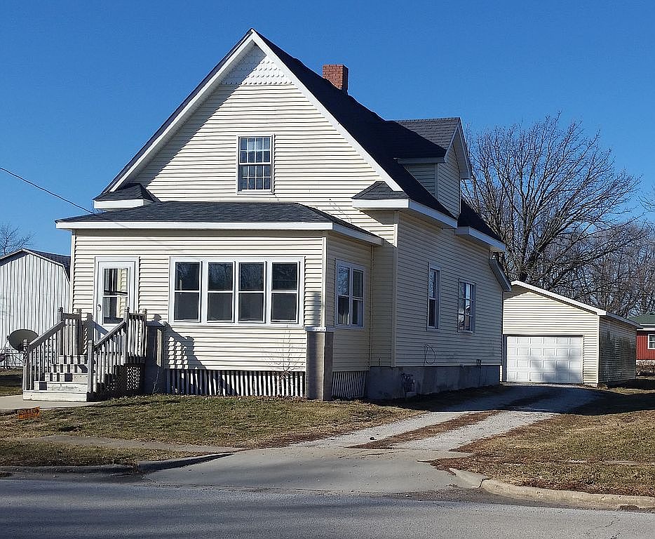 321 N Wood St, Maroa, IL 61756 | Zillow