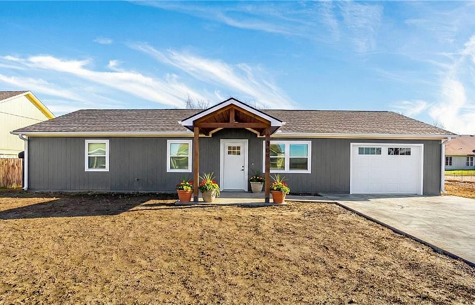 209 N Hawthorn St, Adrian, MO 64720 | Zillow