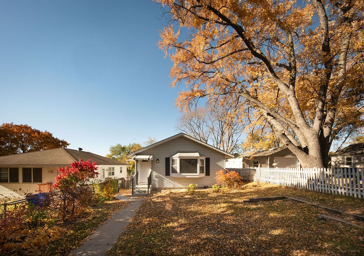 1669 Woodbridge St, Saint Paul, MN 55117 | Zillow