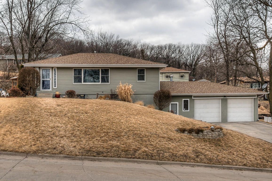 214 Pickardy Ln, Council Bluffs, IA 51503 | Zillow