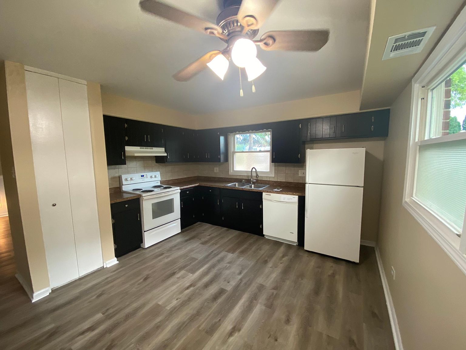 4116 Charleston Rd #1W, Matteson, IL 60443 | Zillow