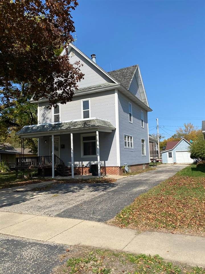 304 W 5th St, Sumner, IA 50674 | Zillow