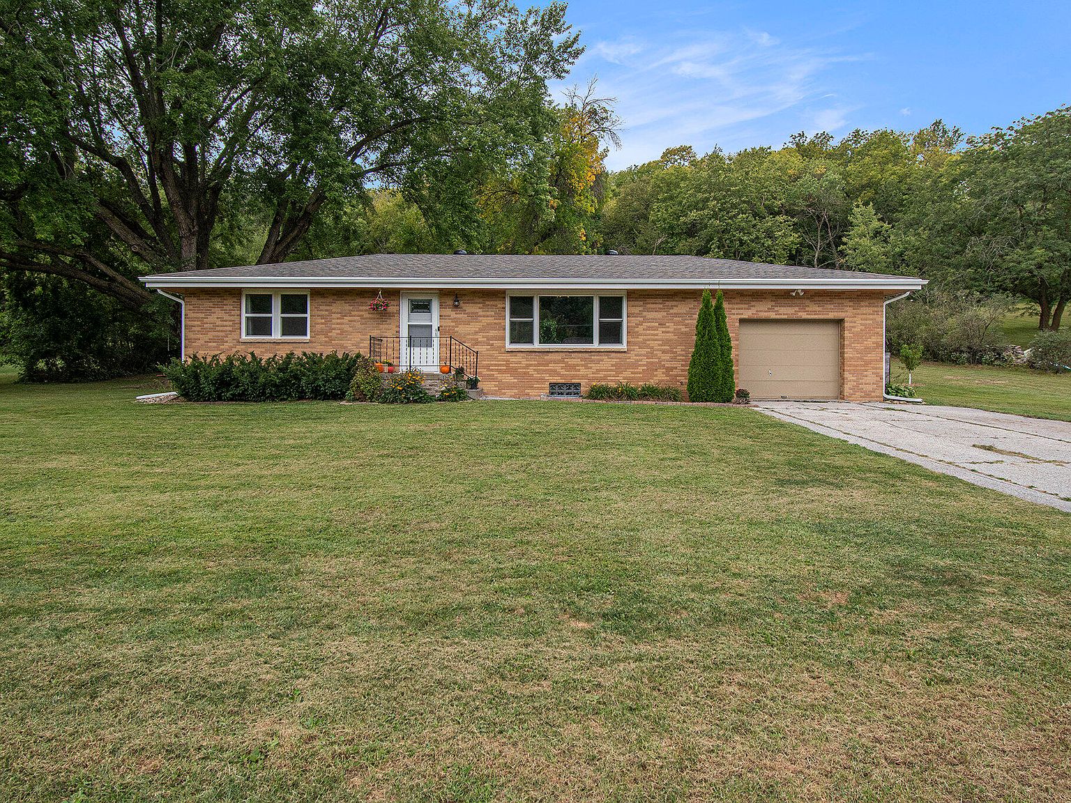 208 Powells, Crescent, IA 51526 | Zillow