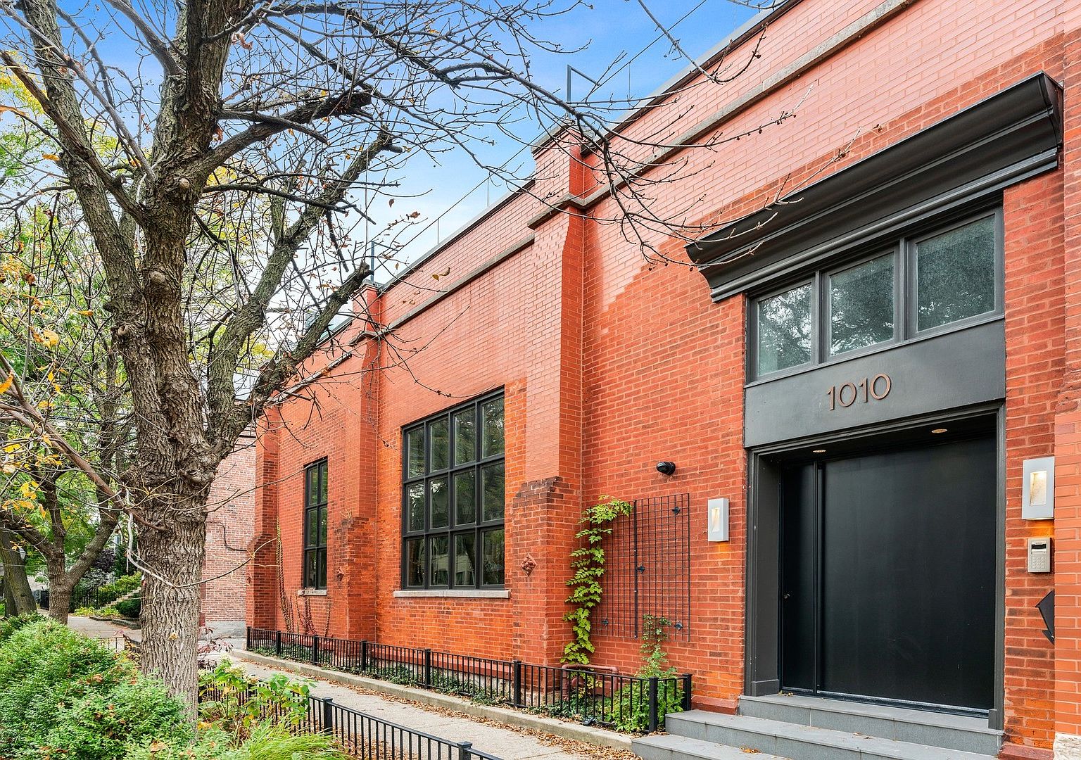 1010 W George St, Chicago, IL 60657 | Zillow