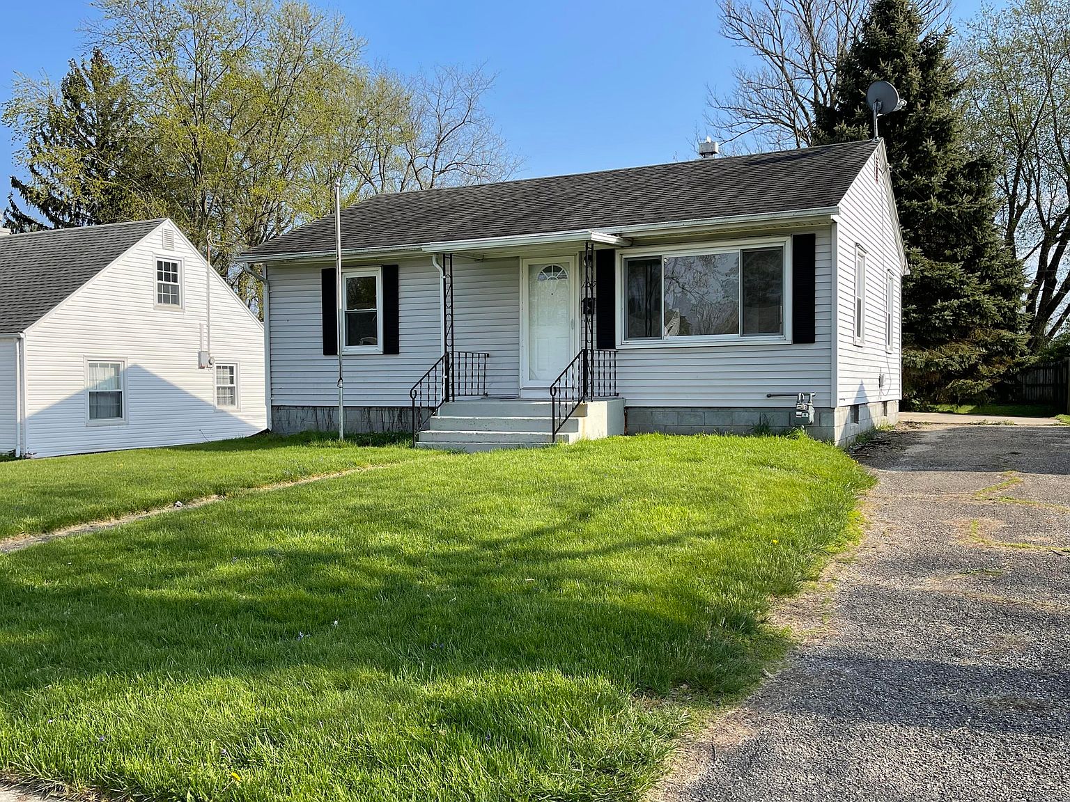 1735 S Sweetbriar Ln, Springfield, OH 45505 | Zillow