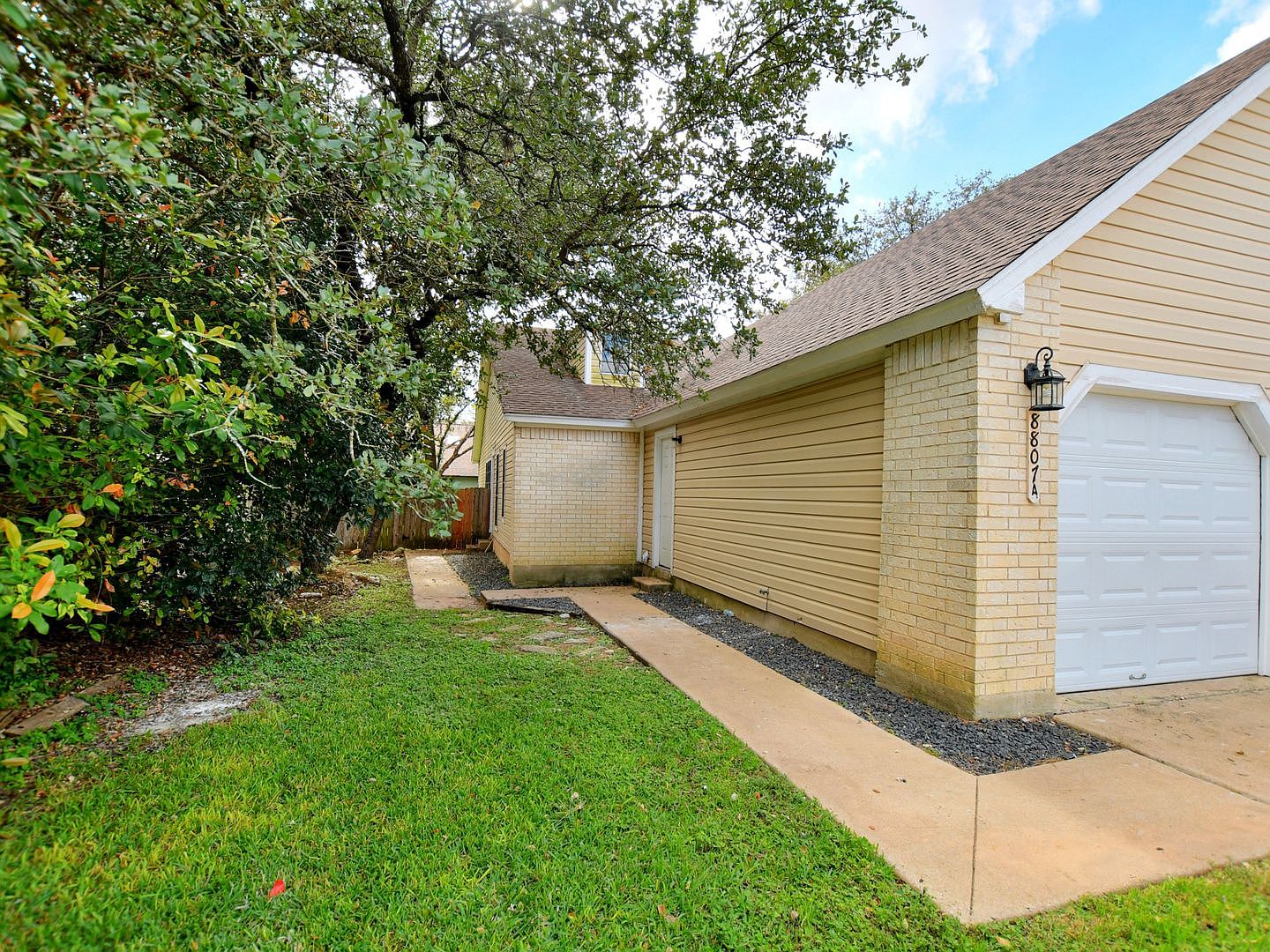 8807 Clearbrook Trl UNIT A, Austin, TX 78729 | Zillow