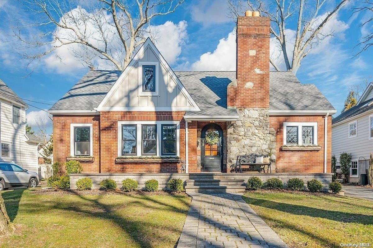 19 Margaret Boulevard, Merrick, NY 11566 | Zillow