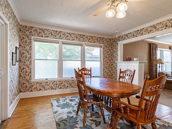 2733 Main Street Stevens Point Wi 54481 Mls 22232539 Zillow