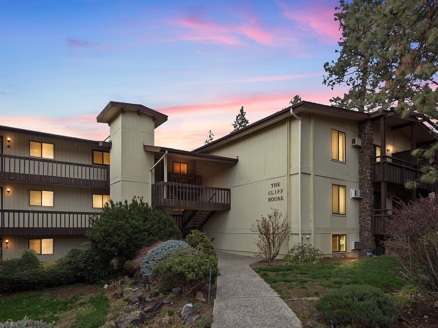 844 W Cliff Dr, Spokane, WA 99204 | Zillow