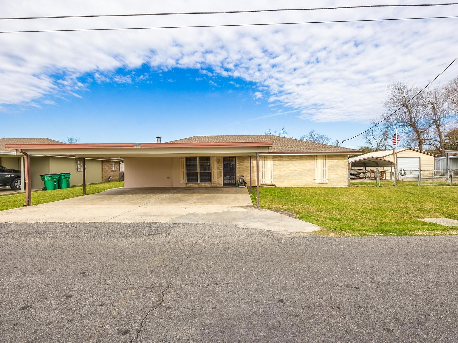 430 Saint Louis St, Raceland, LA 70394 | Zillow