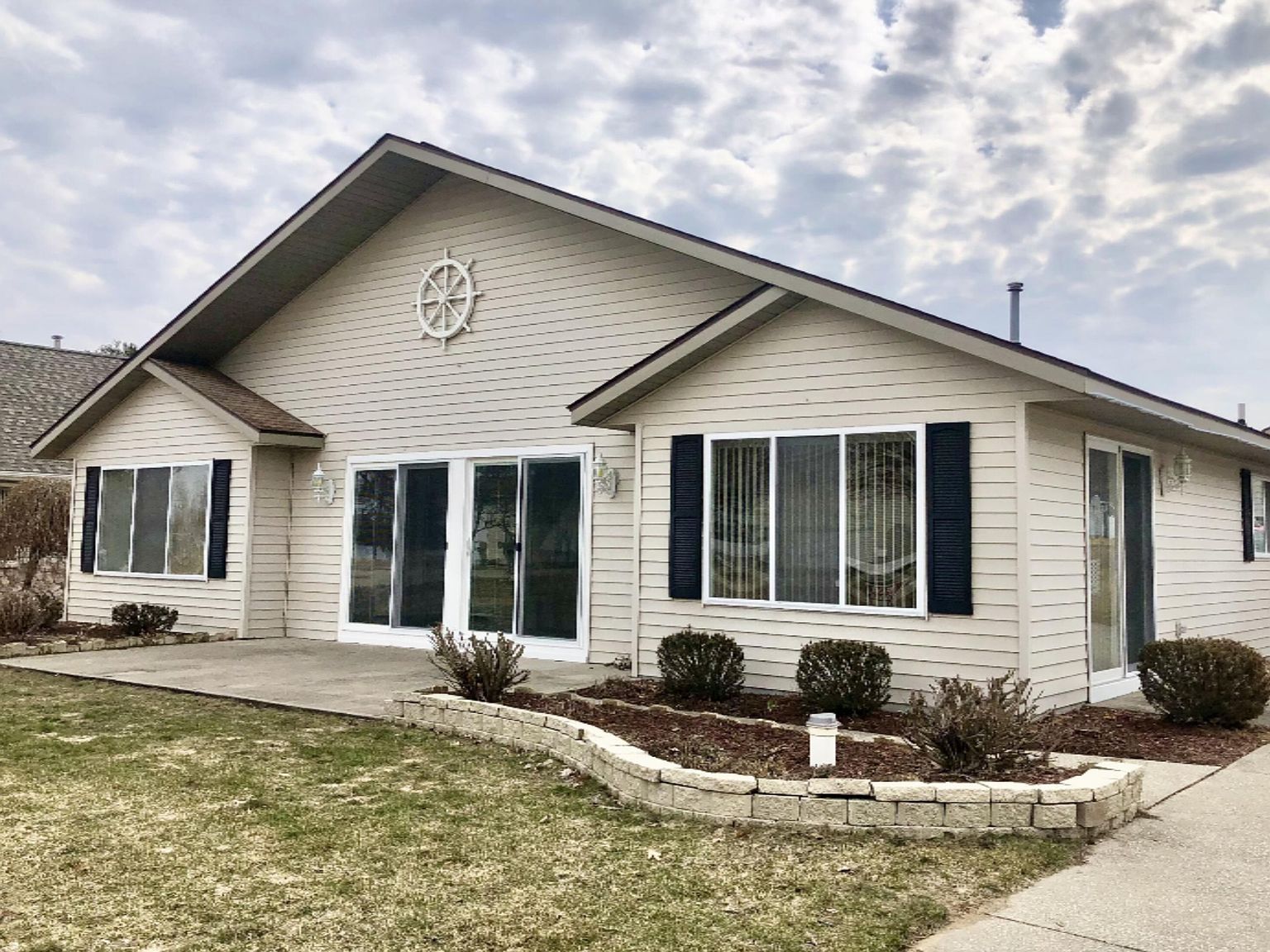 1237 S Clubhouse Dr, Weidman, MI 48893 | Zillow