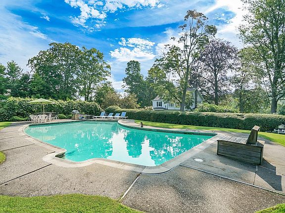 9 Crescent Pl, Monroe, NY 10950 | Zillow