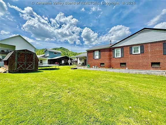 212 Riverside Dr W, Madison, WV 25130 | MLS #271877 | Zillow