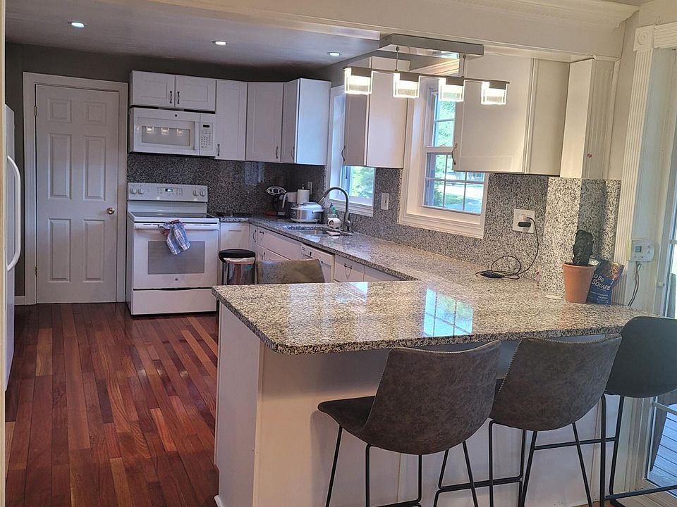 12300 Braddock Rd, Fairfax, VA 22030 | Zillow