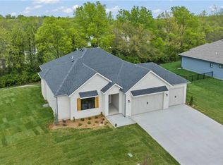 9815 Windsor Dr, Lees Summit, MO 64086 | MLS #2525899 | Zillow