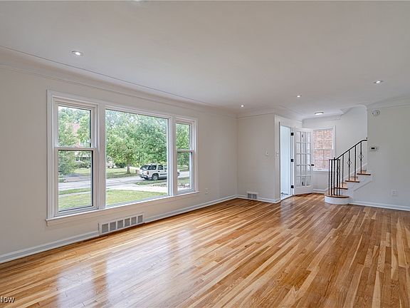 3886 Faversham Rd, University Heights, OH 44118 | MLS #5131904 | Zillow