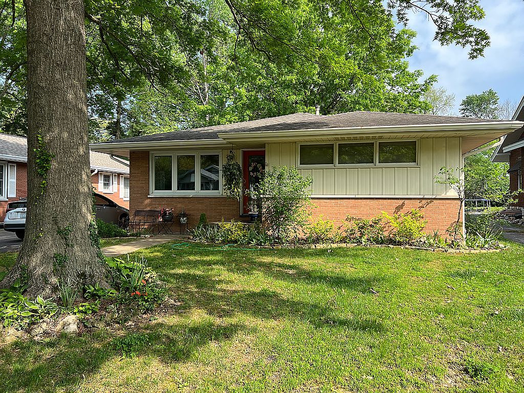 210 Patterson Pl, Alton, IL 62002 | Zillow