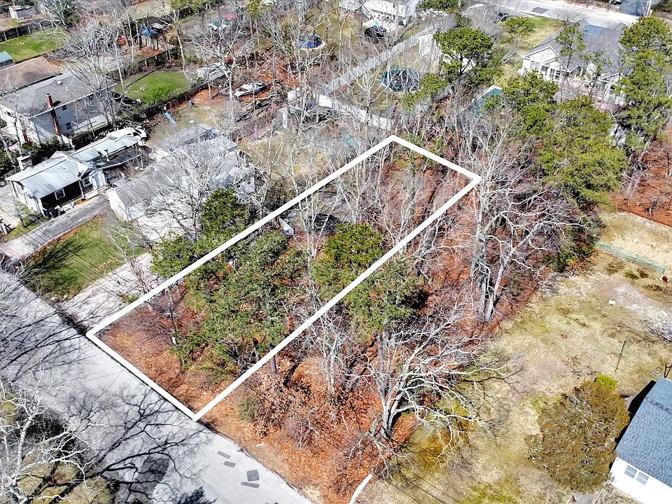 140 Riverside Ave, Riverhead, NY 11901 | Zillow