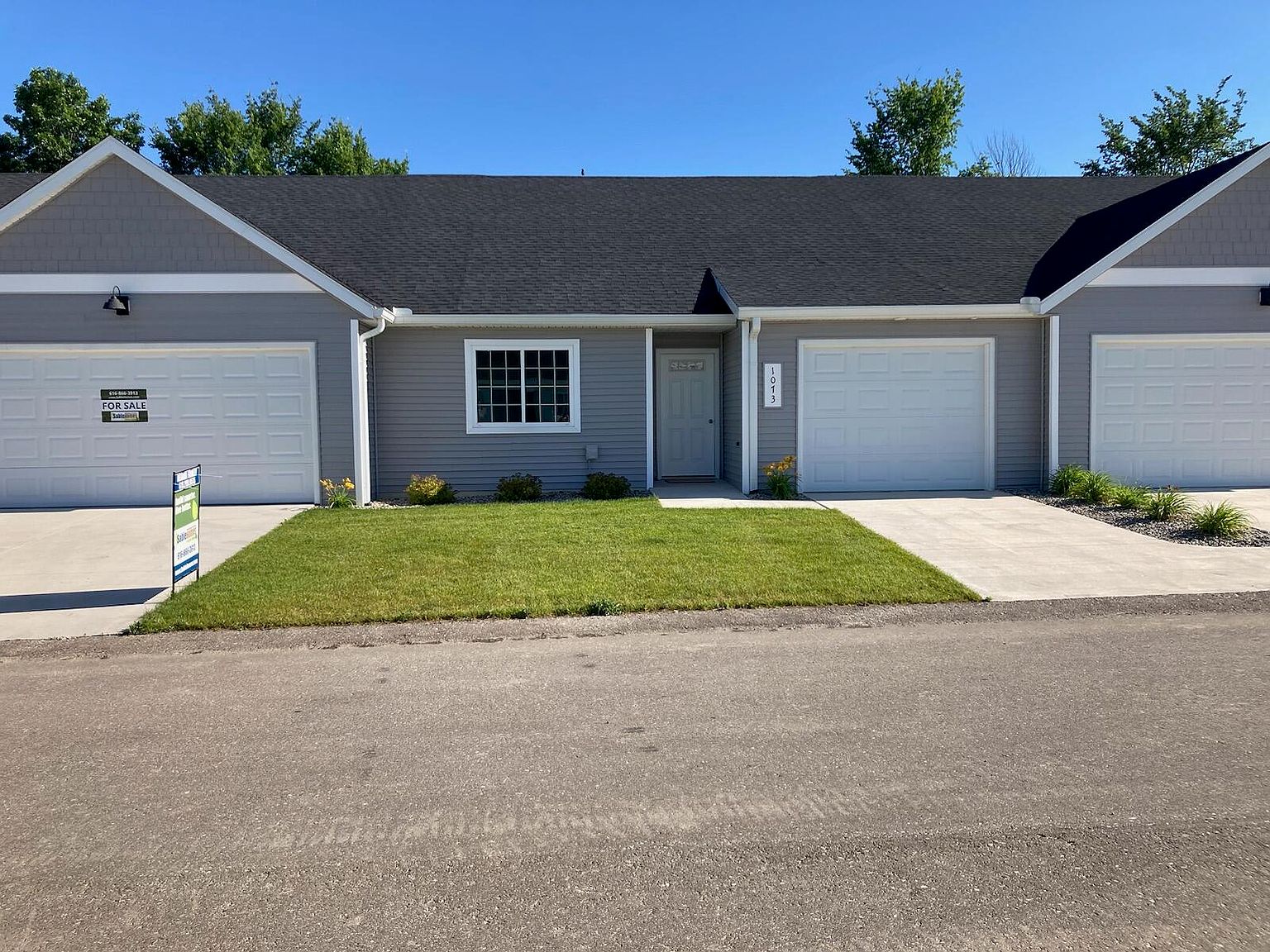 1073 Sunnyside Dr, Wayland, MI 49348 | Zillow