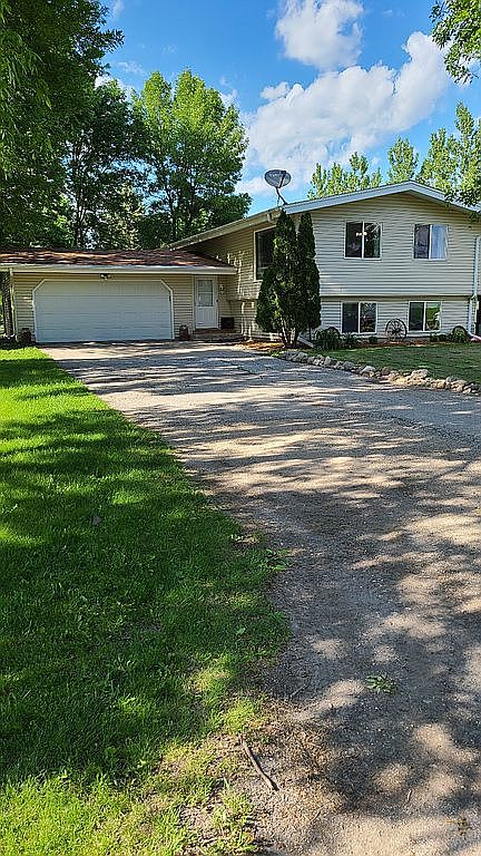 615 10th St, Somers, IA 50586 | Zillow