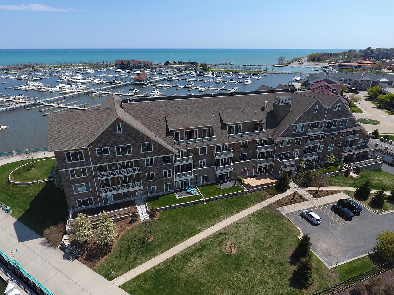 4 Gaslight DRIVE UNIT 406, Racine, WI 53403 | MLS #1849848 | Zillow