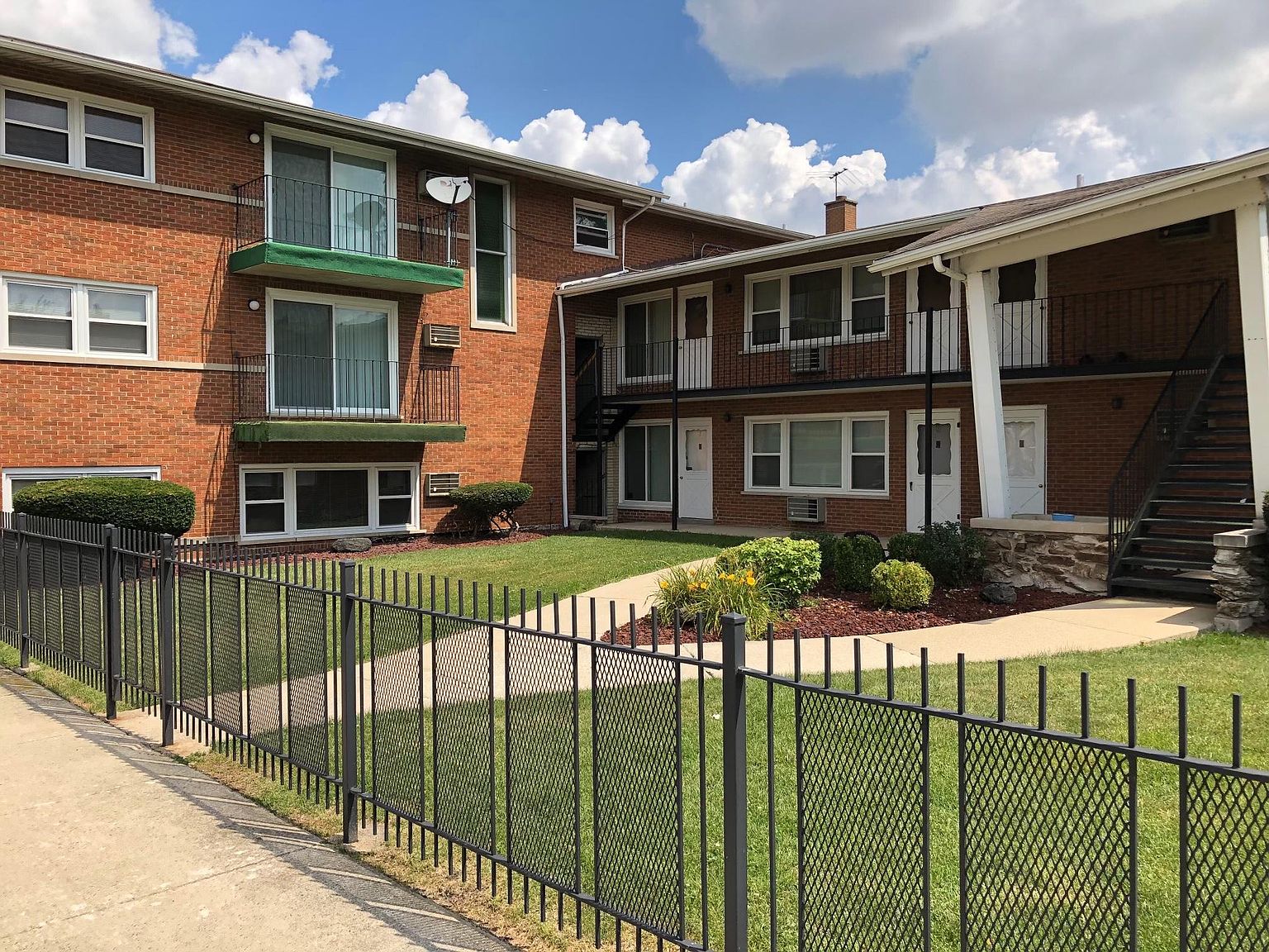 6324 W 63rd St #8, Chicago, IL 60638 | Zillow