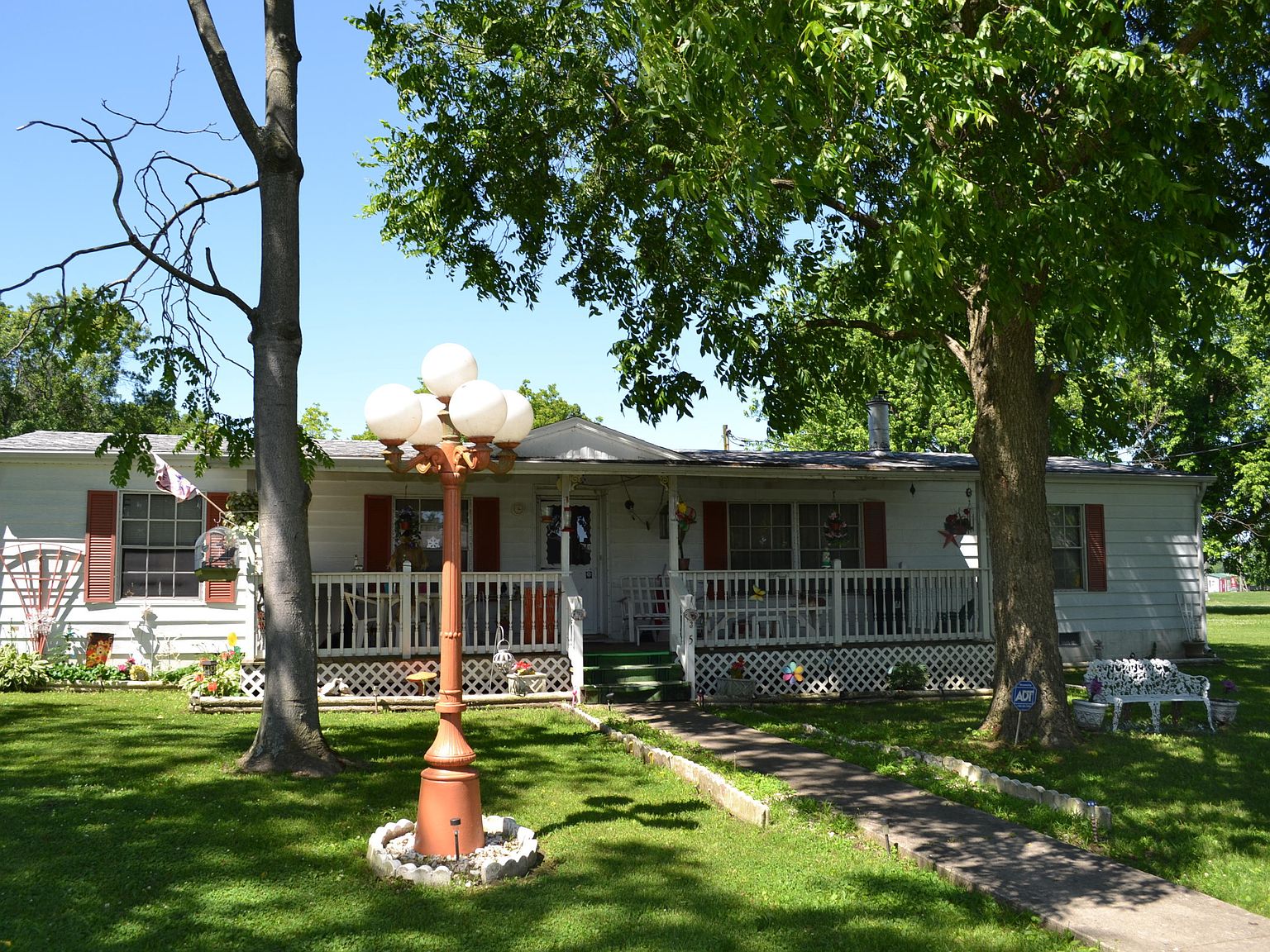 135 E Main St, Richview, IL 62877 | Zillow