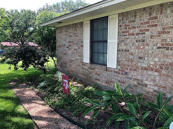 1910 Cody Dr, Shiner, TX 77984 | Zillow