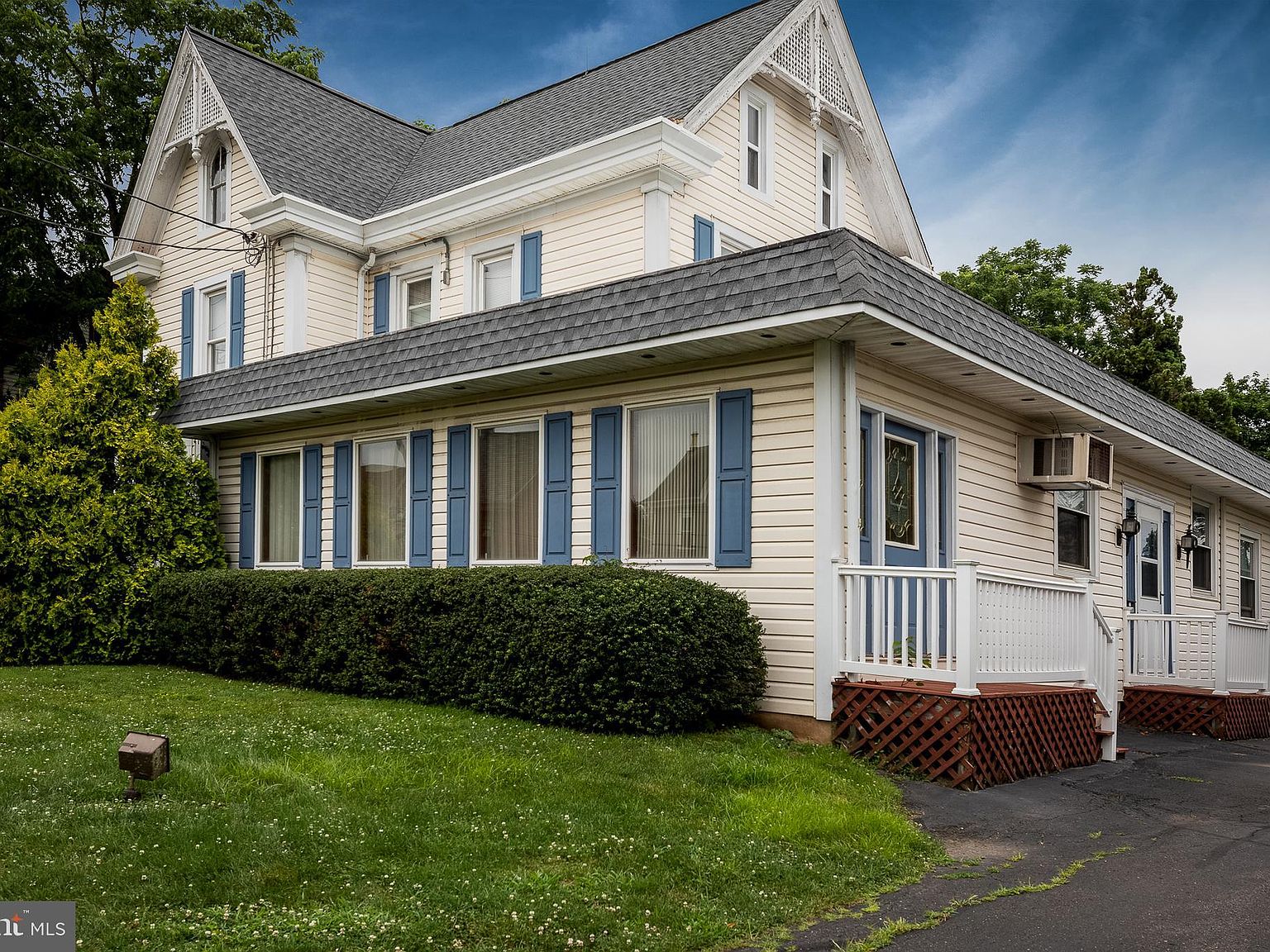 21 N Main St, Chalfont, PA 18914 | Zillow