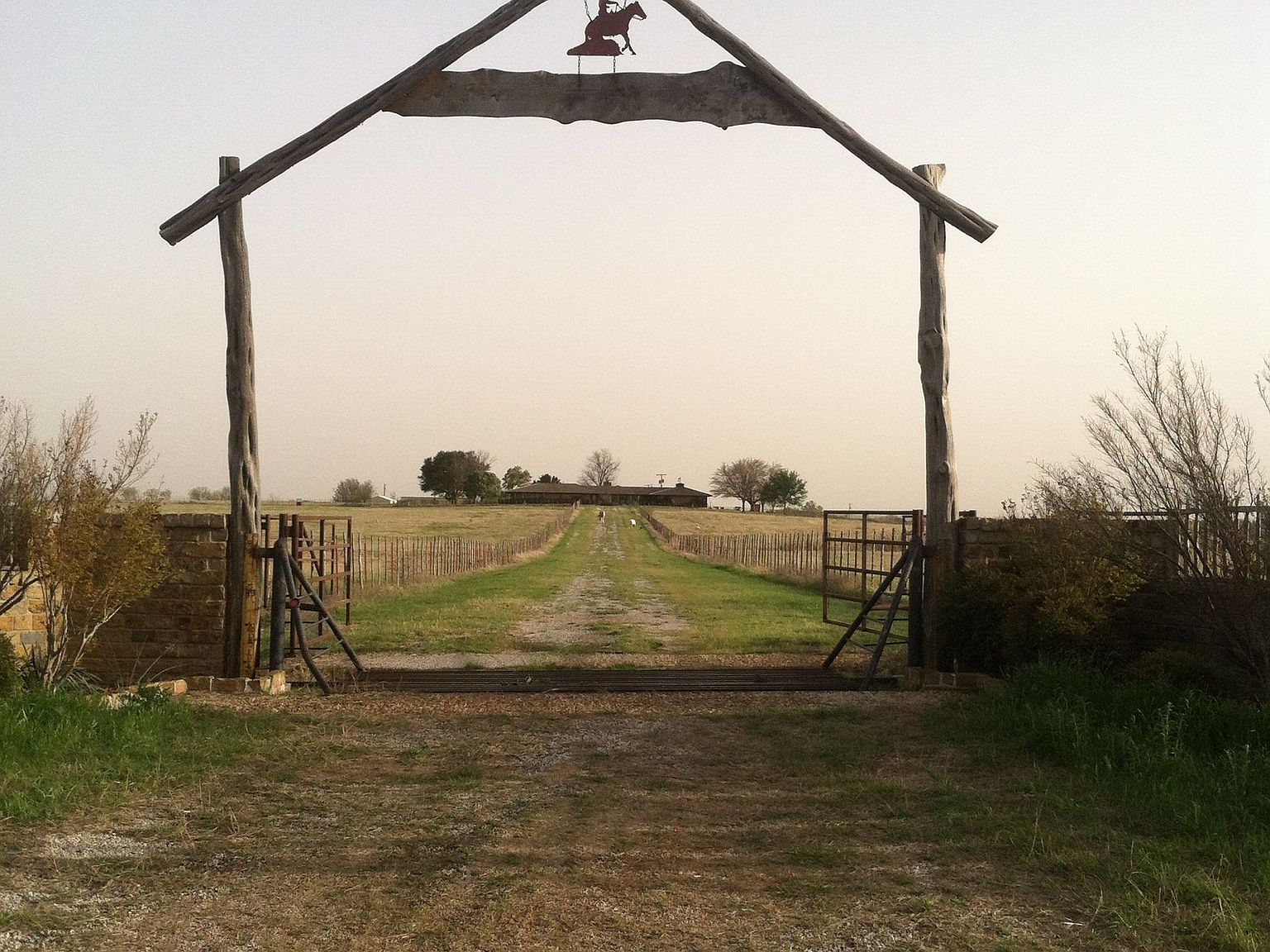 805 SE Access Rd, Iowa Park, TX 76367 | Zillow