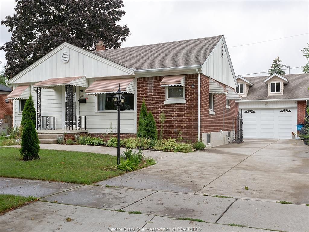 2628 Randolph Ave, Windsor, ON N9E 3C9 | MLS #24018202 | Zillow