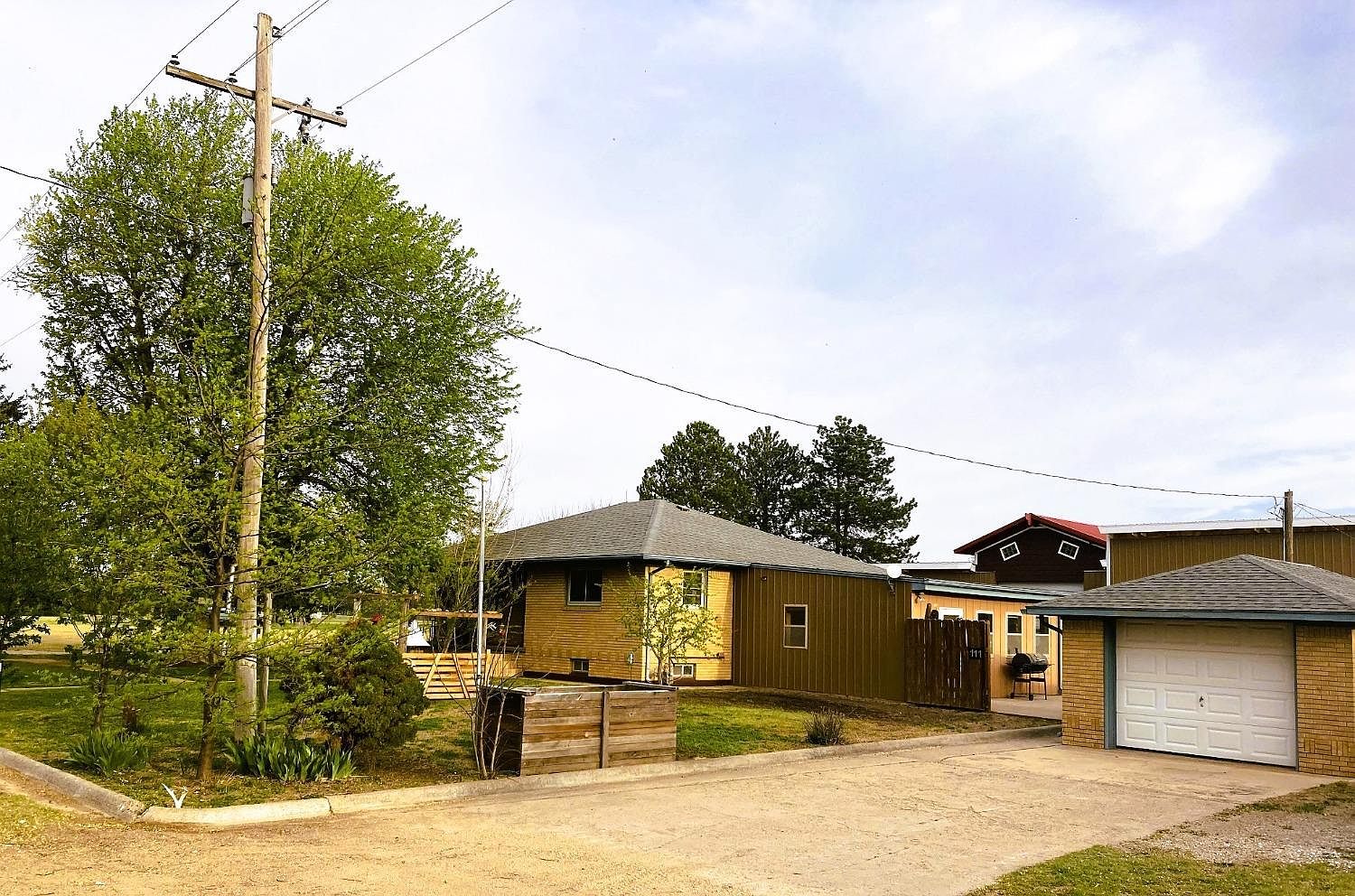 111 W 2nd Ave, Offerle, KS 67563 | Zillow