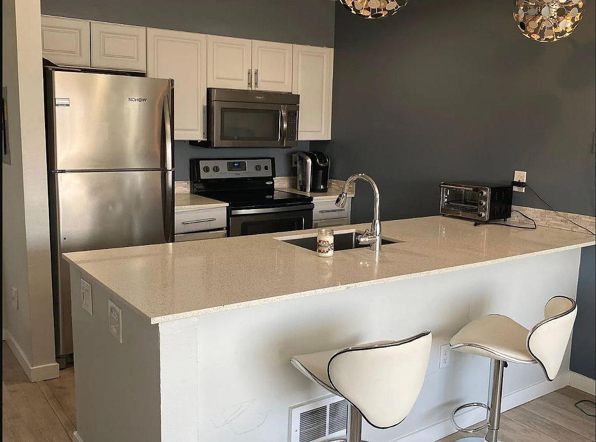 524 6th Ave W APT 204, Seattle, WA 98119 | Zillow