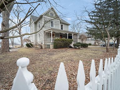 401 E Lincoln Ave, Onarga, IL 60955 | Zillow