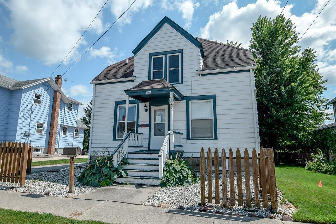 210 Randolph Street, Randolph, WI 53956 | Zillow