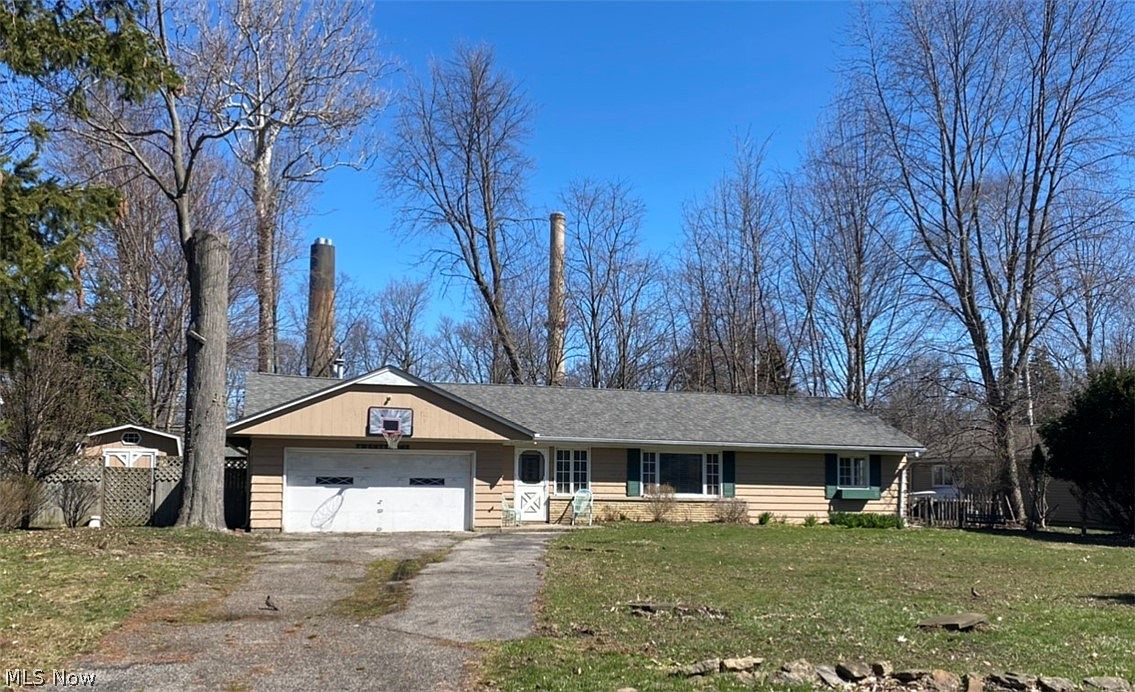 21 Shawondassee Dr, Timberlake, OH 44095 | Zillow