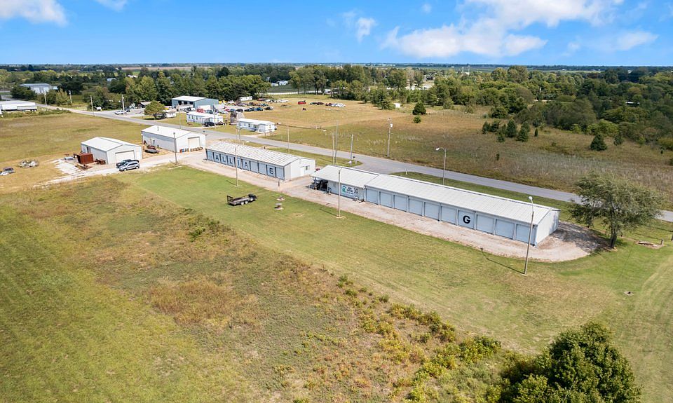 569 N Interstate Dr, Sikeston, MO 63801 | Zillow