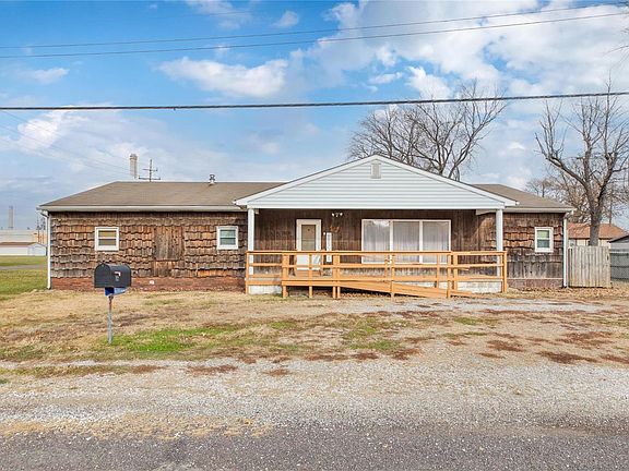 112 Southard Pl, South Roxana, IL 62087 | Zillow