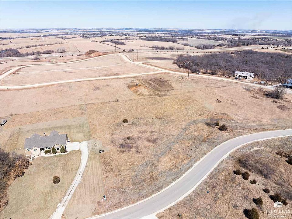 14325 Prairie Fire Ln, Wamego, KS 66547 | Zillow