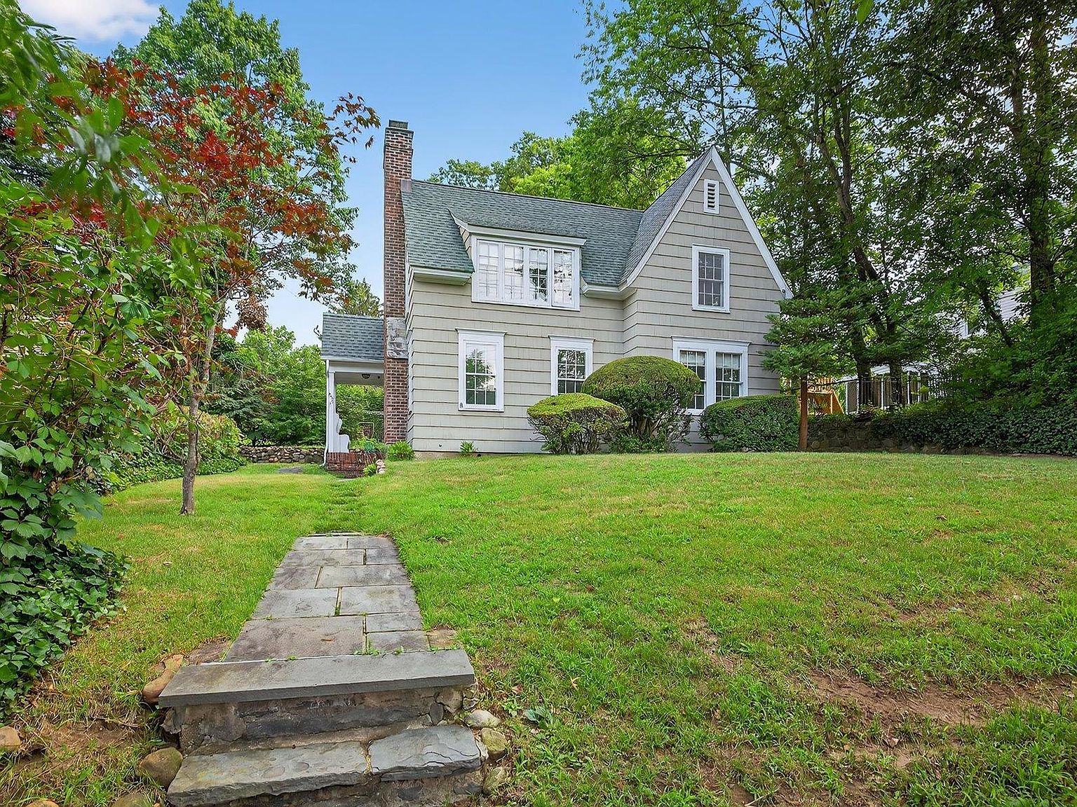 240-17 E Pine Street, Little Neck, NY 11363 | Zillow
