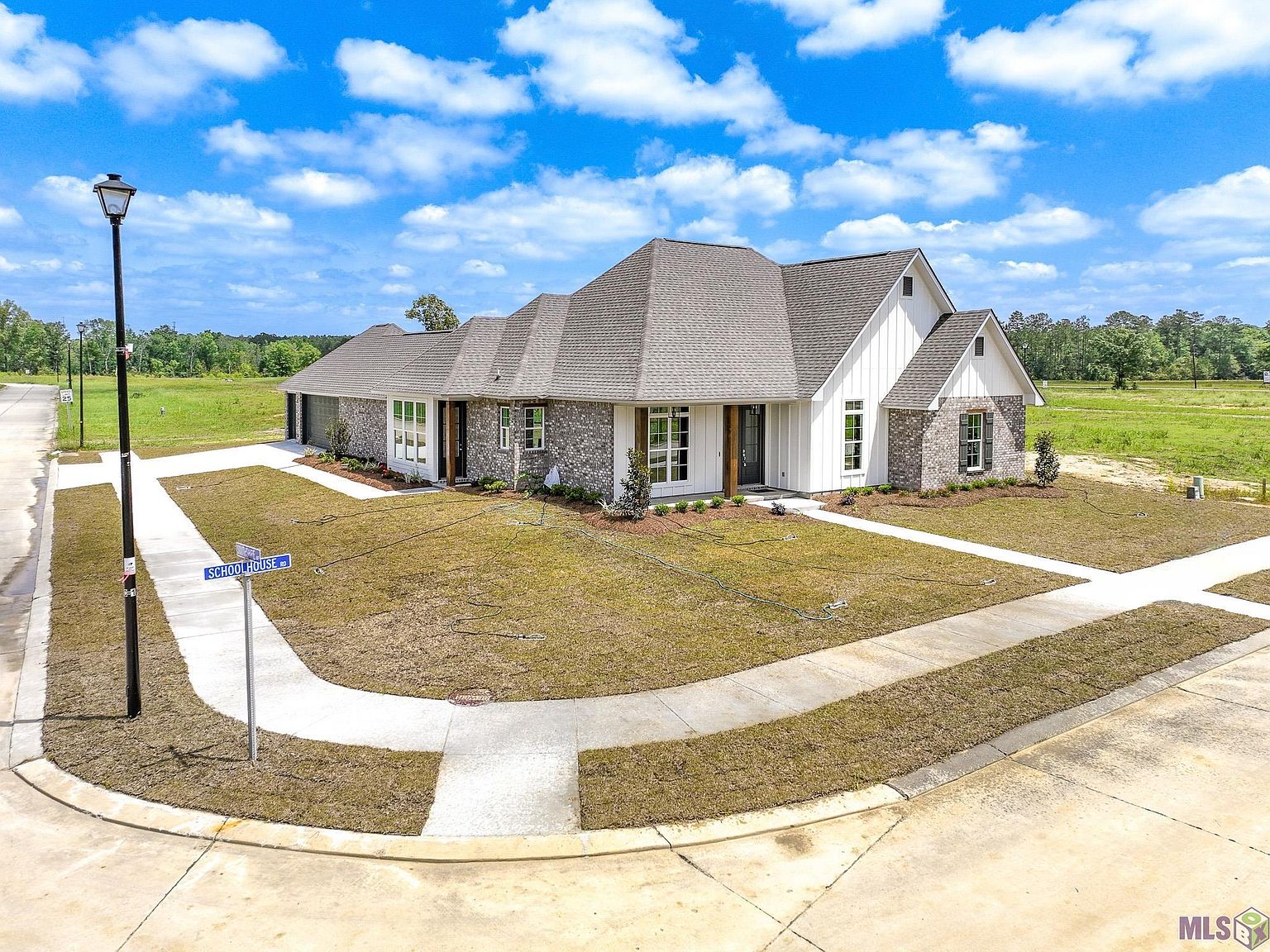 17251 Schoolhouse Rd, Livingston, LA 70754 | Zillow