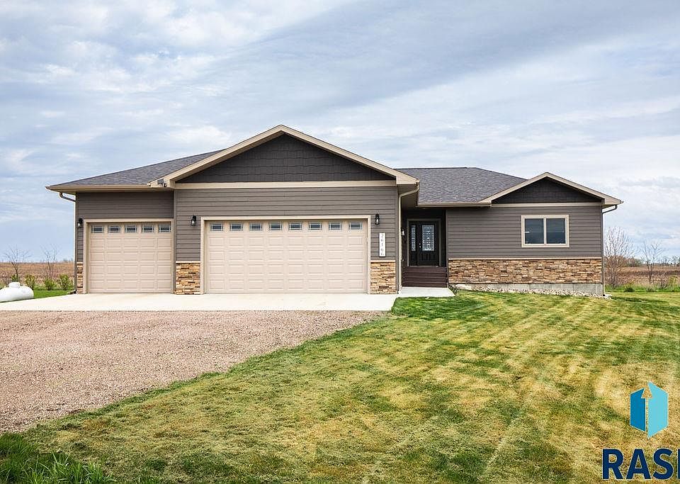 26166 Reed Ct, Canistota, SD 57012 | MLS #22403148 | Zillow