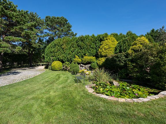 141 Middle Pond Rd, Southampton, NY 11968 | Zillow